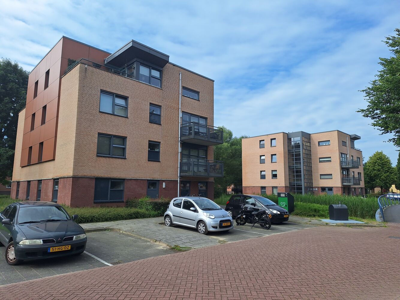 Bodemnet Wierden voorziet twintig bestaande appartementen van duurzame warmte - Uiteigenbodem